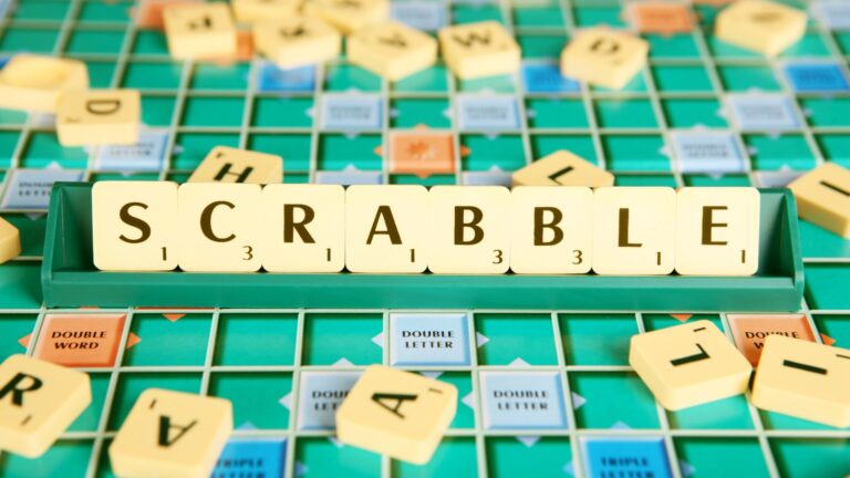 Scrabble Säännöt: Yksityiskohtainen Opas Aloittelijoille - PeliSaannot